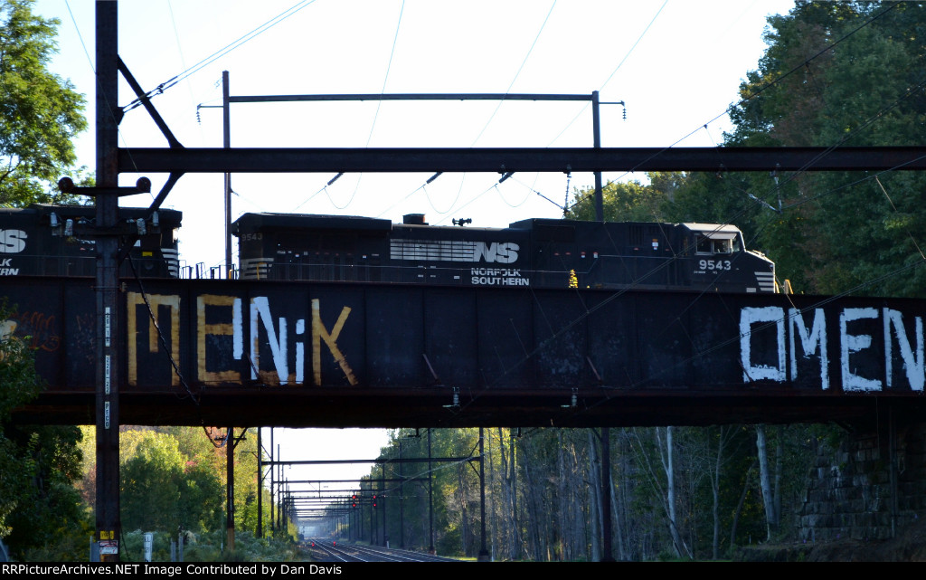NS C40-9W 9543 leads 24K through West Lang